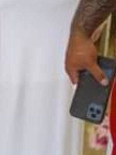 Distorted Photo Or Some Kind Of Iphone Fake Riphone