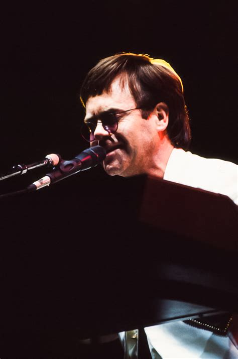 Elton John Η πρώτη του συναυλία στην Αθήνα το 1993 Athens Voice