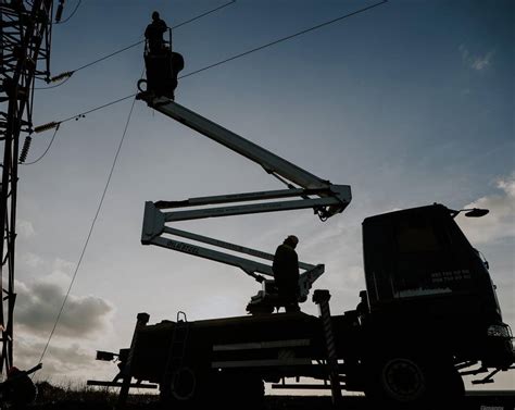 Київ та Київська область через обстріли пошкоджено електромережі без світла ще понад 86 тисяч