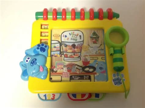 1998 BLUES CLUES Handy Dandy Notebook Look Seek Find Game Toy