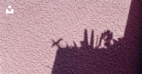 붉은 콘크리트 벽에 사람의 그림자 사진 Unsplash의 무료 필름으로 촬영 이미지