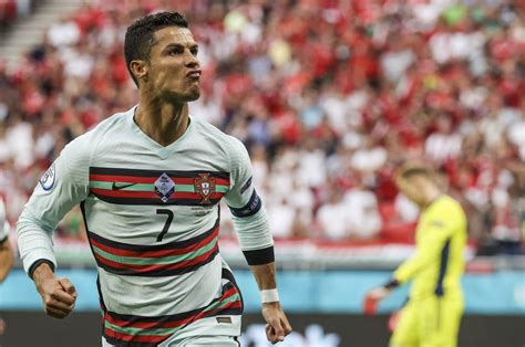 Portugal Beats Stubborn Hungary As Ronaldo Sets Euro Record Daily Sabah