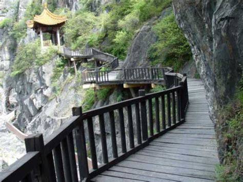 These Breathtaking Cliffside Walkways Will Give You Vertigo Walkway