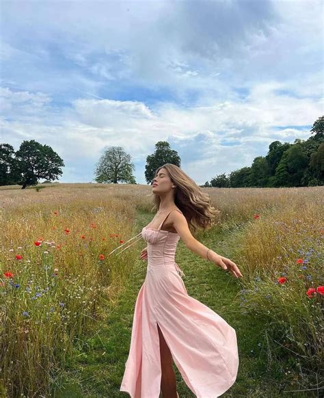 Сукні Вечірні сукні Корсети ручної роботи Неймовірна сукня корсетного типу💔 Рожевий та