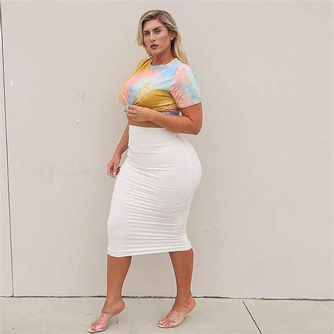 Sophie Eloise Bio Wiki Facts Age Height Weight Measurement Photos Curvy Model