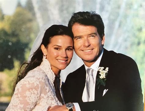 Pierce Brosnan Posa Orgulloso Con Su Hijo Dylan De 28 Años Y Su Nieta