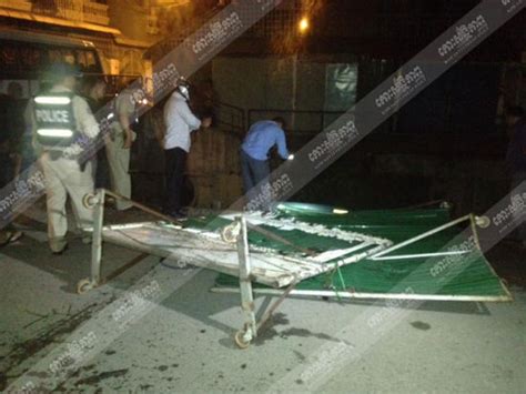 រៀន បើក រថយន្ត ជ្រុល ជាន់ ហ្គា រ រថយន្ត ស្ទុះ ទៅបុក បង្កាន់ ដៃ លូ ដាំ ក្បាល រថយន្ត ចូល ប្រ ឡាយ