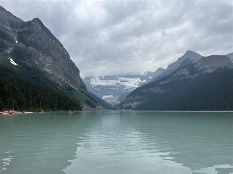 단풍국 벤프 국립공원의 모레인 호수와 루이즈 호수 Dvdprime