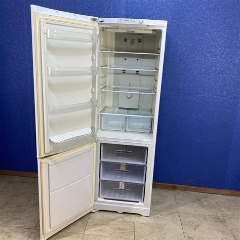 Indesit IBF181 - Холодильники с нижней морозильной камерой