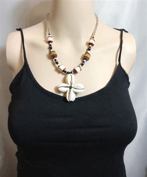 Flower Shell Choker Gem