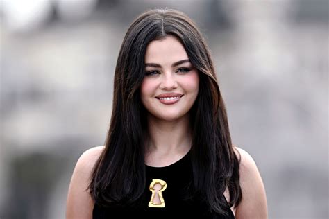 Selena Gomez's Everyday Contour Routine Is Perfect for a Long, Lazy Weekend