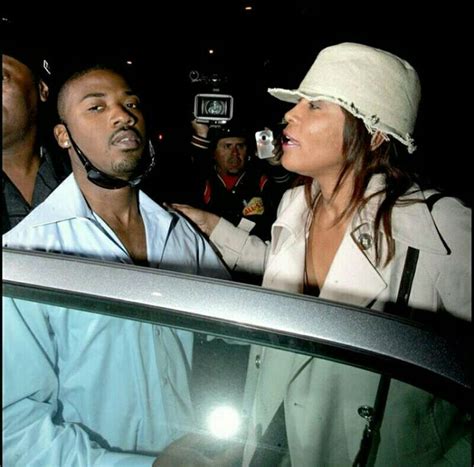 Épinglé Par Pixiecutie Tearsberry2019 Sur Whitney Houston