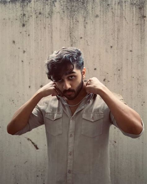 நடிகை வனிதா” மகன் வெளியிட்ட புகைப்படம் அம்மா” பற்றி ரசிகர் கேட்ட