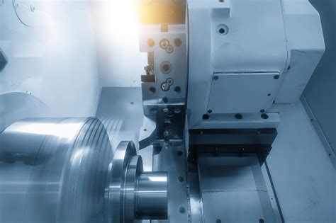 Cnc 선반 기계는 금속 샤프트 부품을 절단 형성 0명에 대한 스톡 사진 및 기타 이미지 0명 강철 공장 산업 건물 Istock