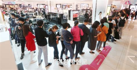 황금연휴에 유커들 몰려오나”화장품주 줄줄이 강세