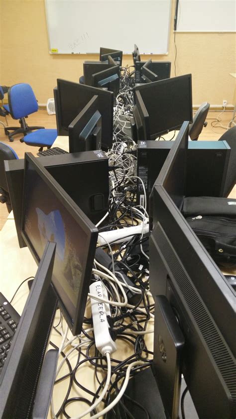 School S New Computer Class Set Up By Interns From The It Department R Cablefail