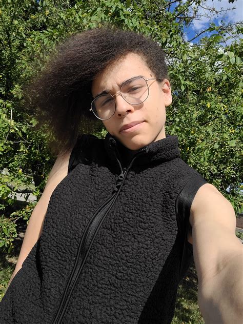 been on hrt for over a year now and i m loving how androgynous i look