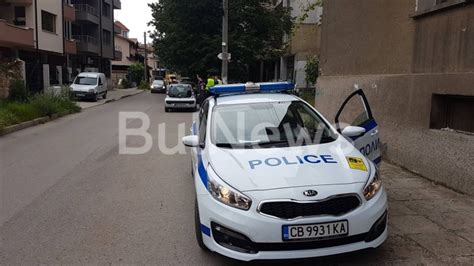 От последните минути Две коли се натресоха на кръстовище в центъра на Враца снимки