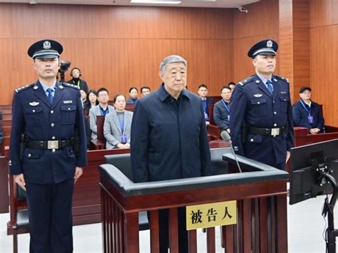 四川省政协原党组成员、副主席杨克宁受贿、非法持有枪支、弹药案一审开庭