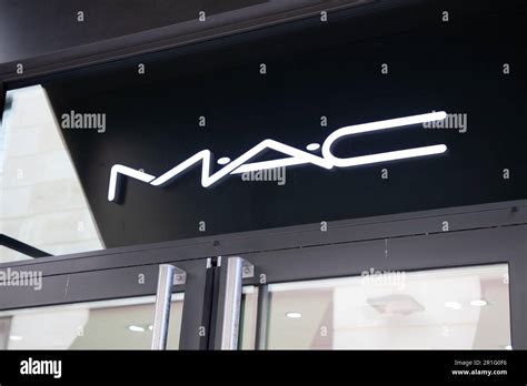 Mac Make Up Logo