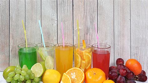 감귤류 사이다 주스 음료 및 재료가 나무 테이블에 있습니다 해독 다이어트와 체중 감소 건강 하고 자연적인 식품의 개념 여름 음료 비타민 C 면역 보호 0명에 대한 스톡 사진