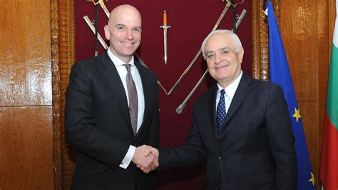 Министър Запрянов разговаря с британския посланик Новини бг