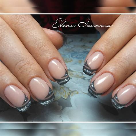 Маникюр серый френч