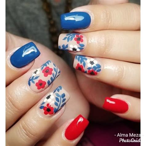 43 Swoonworthy Summer Flower Nails To Fall In Love With In 2025