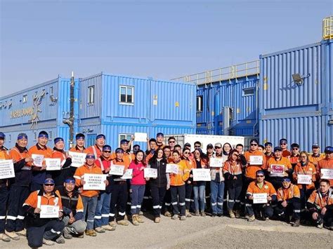 Оюутолгойн гүний уурхайн ажилчид хугацаагүй ажил хаялт зарлажээ Isee Mn