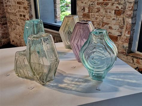 «Фальконье Архитектура света — выставка стеклянных кирпичей Скрипка Энгра об искусстве Дзен