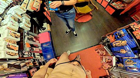 Sexyshop Donnadikuori Mostro Il Cazzo Alla Commessa Mentre Provo Dei Perizomi Xhamster