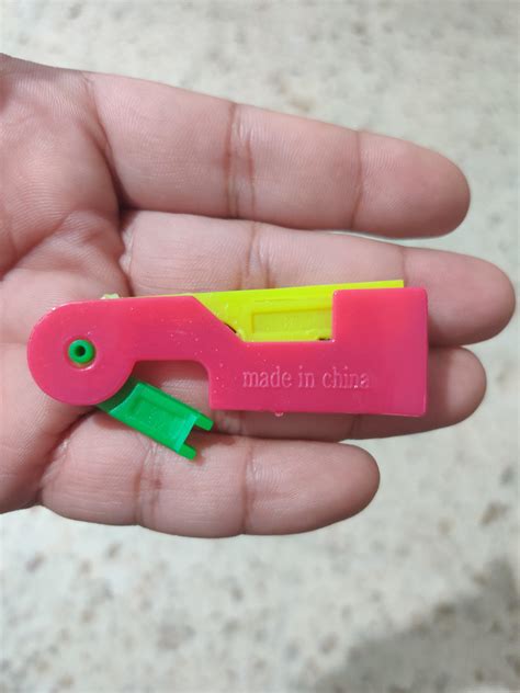 found with some needles and strings pressing the yellow part bring a