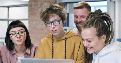 Прилагане на дизайн мислене в проектнобазирано обучение за намиране на иновативни решения