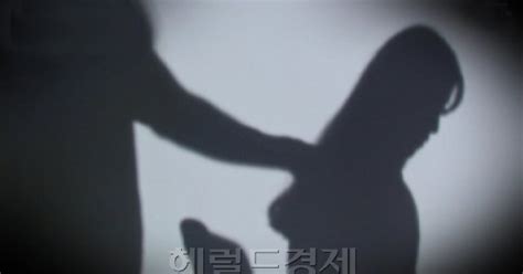성폭력 가해자 대부분은 직장·학교 아는 사람 [세상and]