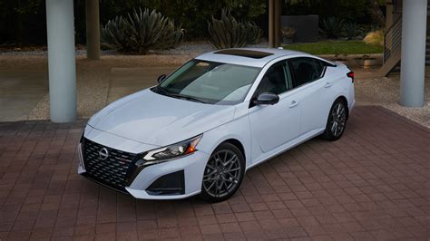 2023 Nissan Altima Review Expert Insights Pricing And Trims