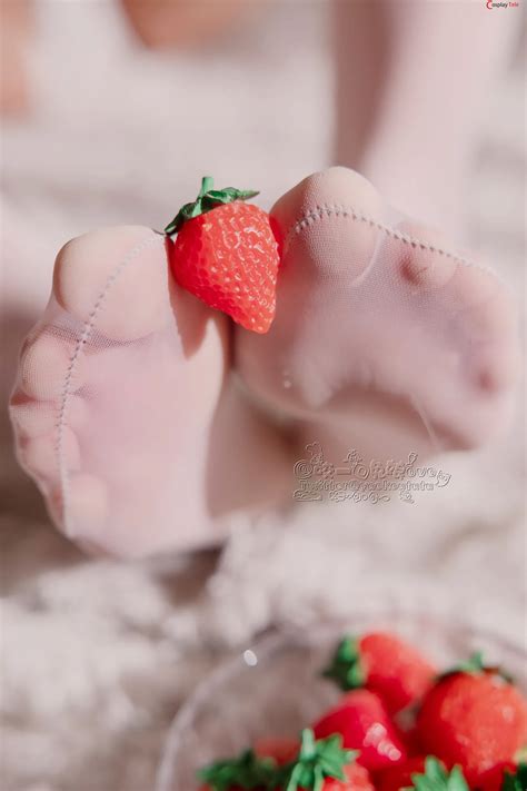 Yaokoututu 黏黏团子兔 Rabbit girl black and white maid photos Cosplaytele