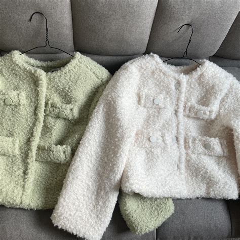 [러블리 한겨울까지] 겨울 뽀글이 크롭 퍼자켓 2color 에이블리