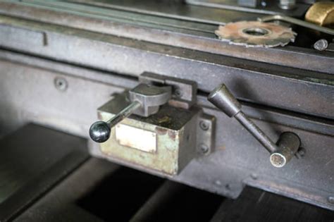 Cnc 조각 기계에서 공작물을 고정하는 가장 좋은 방법은 무엇입니까 블루 엘리펀트 Cnc 기계