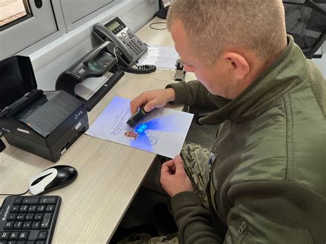 «Прикупив трьох діточок прикордонники викрили псевдобатька Прикордонники в пункті пропуску