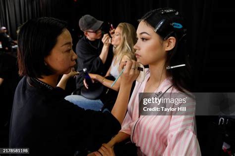 21点のvictorias Secret Mika Schneiderの写真と高解像度写真 Getty Images