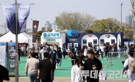 [현장] ‘봄의 제왕 가려질 Lck 결승···현장 찾은 팬들로 ‘인산인해