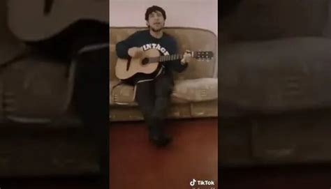 Слепой парень классно поет под гитару Смотреть онлайн в поиске Яндекса по Видео