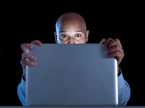 포르노 보는 직원 비윤리적인 행동 가능성 높다 연구