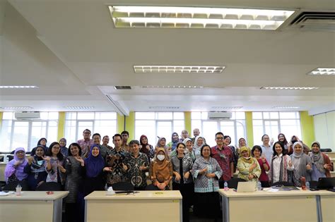 Feb Ui Gelar Townhall Meeting Dengan Pimpinan Dan Tenaga Kependidikan Dekan Feb Ui Iku 2022