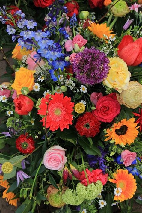 Fondo Arreglo Floral Mixto Varias Flores En Diferentes Colores Para Una