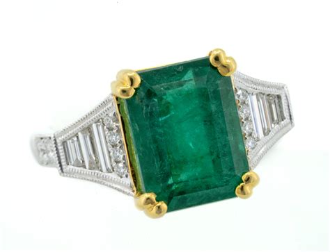 14k White Gold Emerald Diamond Ring