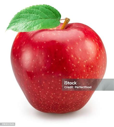 흰색 배경에 녹색 잎이 있는 잘 익은 완벽한 빨간 사과 파일에 클리핑 경로가 포함되어 있습니다 0명에 대한 스톡 사진 및 기타 이미지 Istock