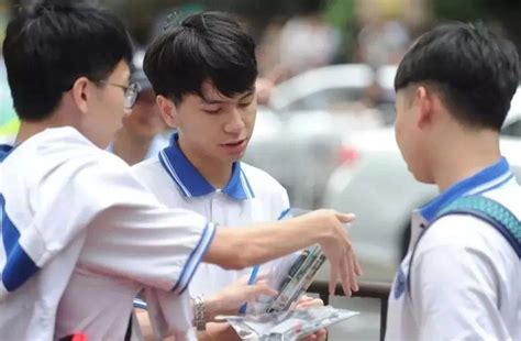 拼命学却考不过上课睡觉的同学，高中阶段，天赋和努力孰轻孰重？ 知乎