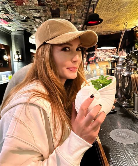 Plak Burcu Zberk Bikinili K Lotsuz S Cak Resimler