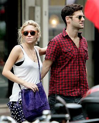 Hollywood Super Stars Ashley Olsen With Boyfriend Images